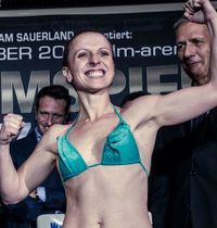 BoxRec: Caroline Schroeder