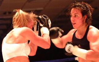 Deborah Fettkether vs. Lisa Holewyne (1st meeting) - BoxRec