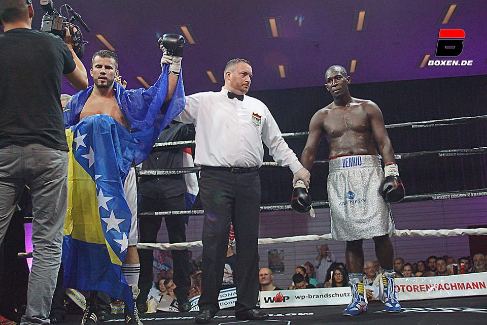 Fight:1922318 - BoxRec