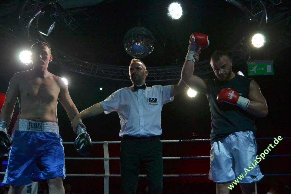 Fight:1955911 - BoxRec