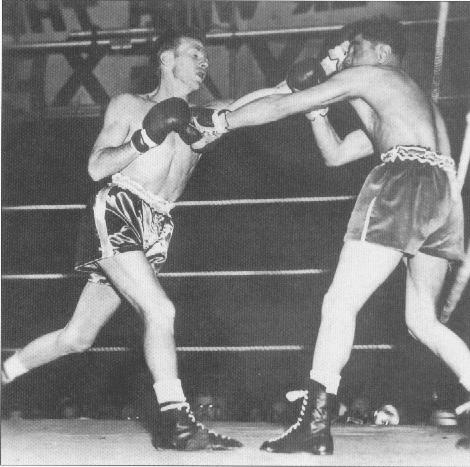 Vic Toweel vs. Jimmy Carruthers (1st meeting) - BoxRec